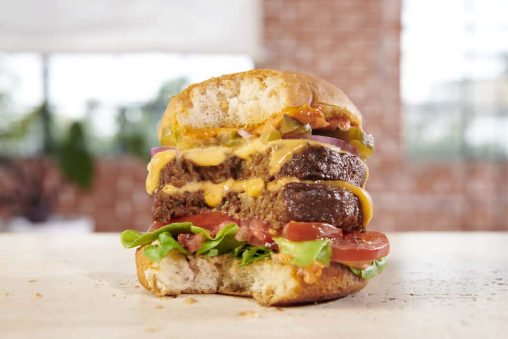 Der neue Beyond Stack Burger kommt in den US-Handel - vegconomist: Das ...